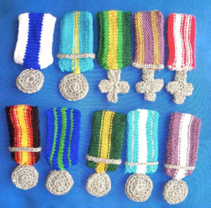 Army Flying Museum Shows Mass Art Installation of Mini Medals | MünzenWoche