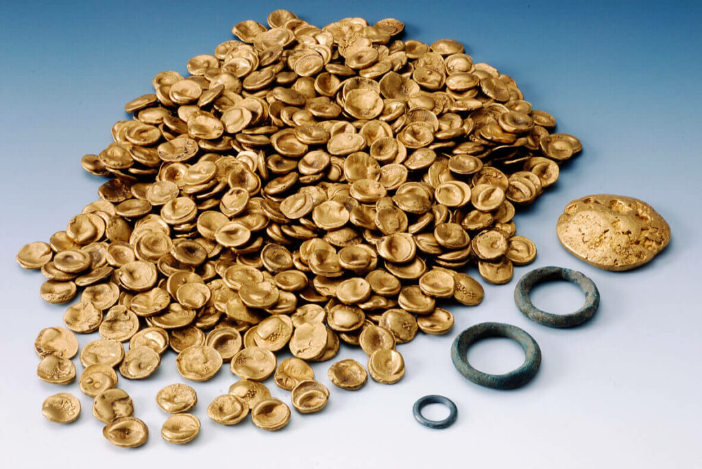 One of the Largest Celtic Gold Hoards Stolen | MünzenWoche